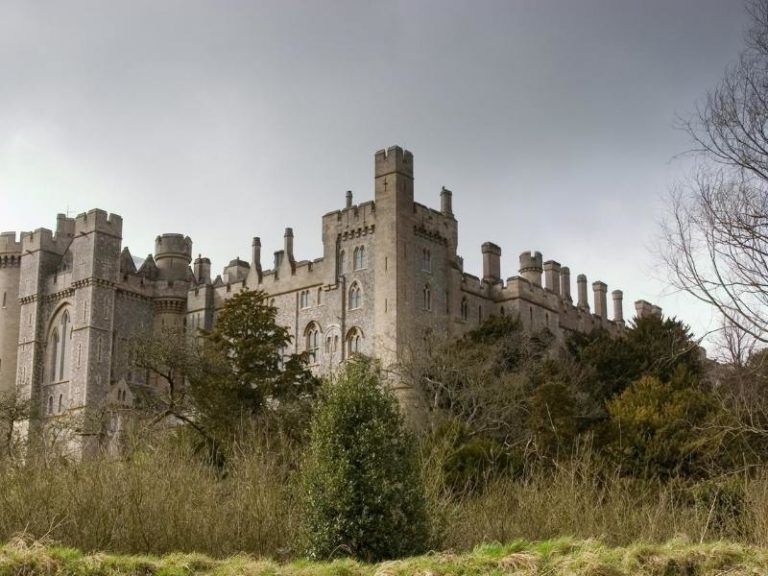 7 Magnificent castles near London you must visit (+ map & tips)