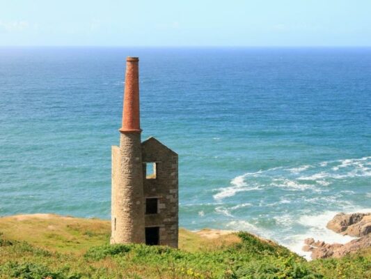 27 Best Places to Visit in Cornwall (map + travel tips)