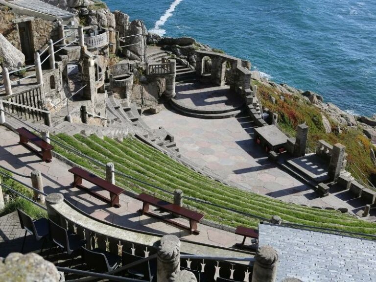 27 Best Places to Visit in Cornwall (+ map & travel tips)