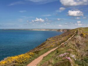 27 Best Places to Visit in Cornwall (map + travel tips)
