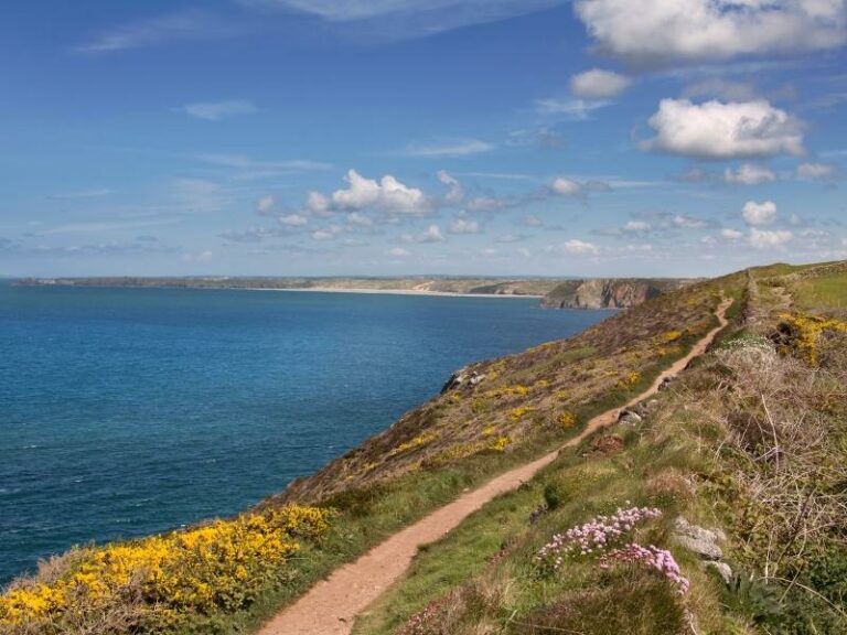 27 Best Places to Visit in Cornwall (+ map & travel tips)