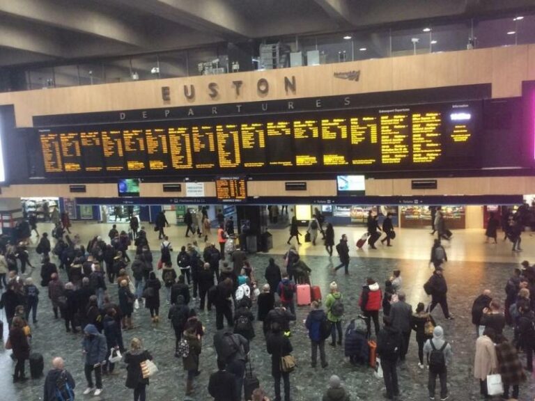 Complete guide to 9 main London train stations (+travel tips & map)