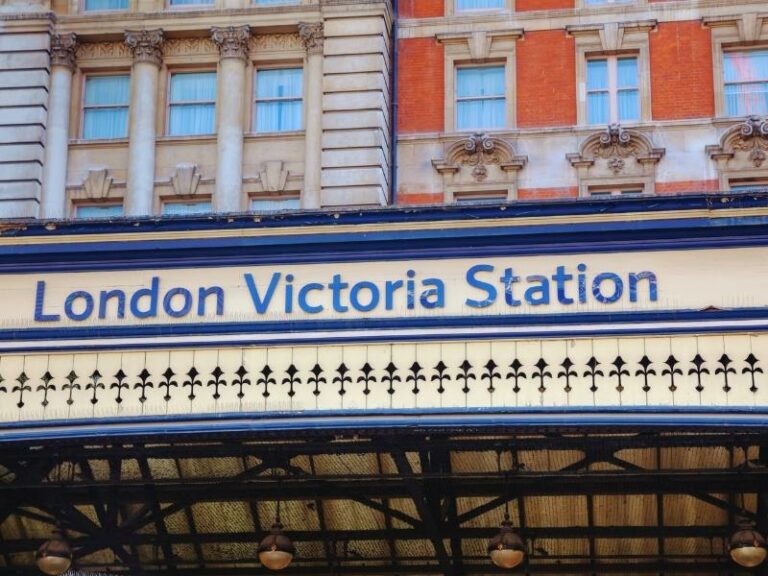 Complete guide to 9 main London train stations (+travel tips & map)