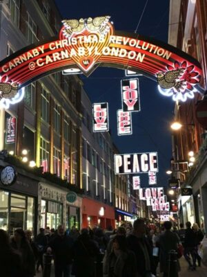 London in December -21 best festive experiences + tips)