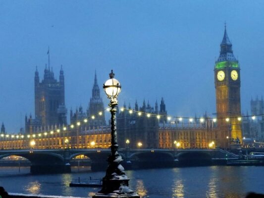 London in December -21 best festive experiences + tips)