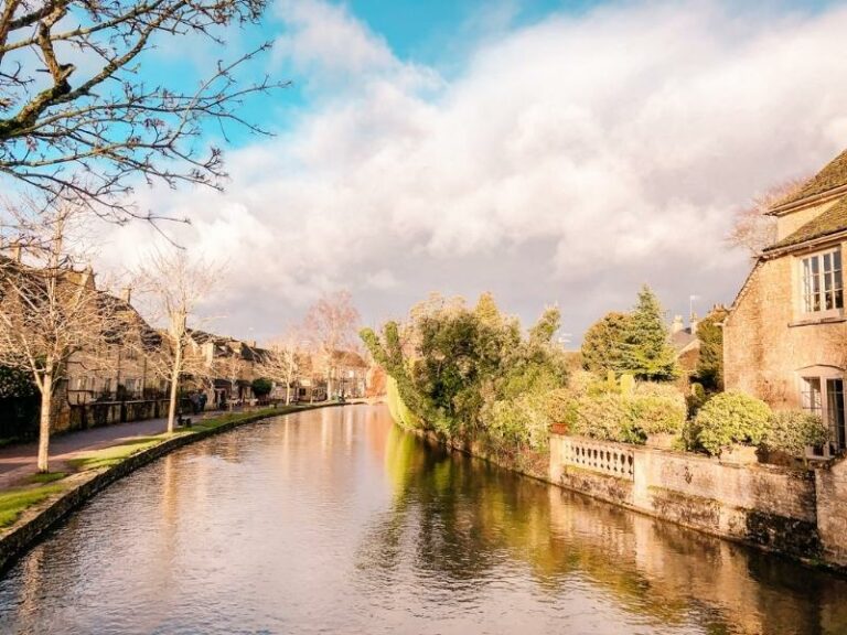 12 Places to visit on day trips from Bath (Info, tips + map)
