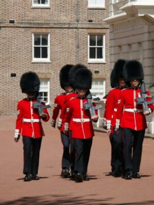Best Guide to the Changing of the Guard at Buckingham Palace