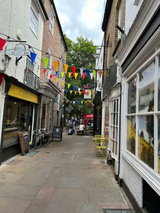 12 Ted Lasso filming locations in London (+ map)