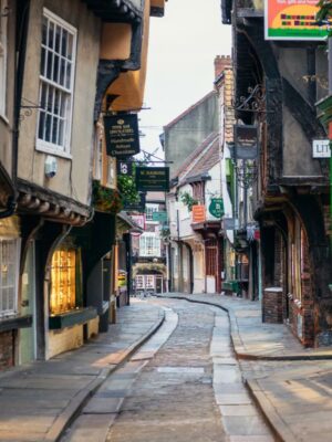 Visiting the UK in Spring (Complete Guide)